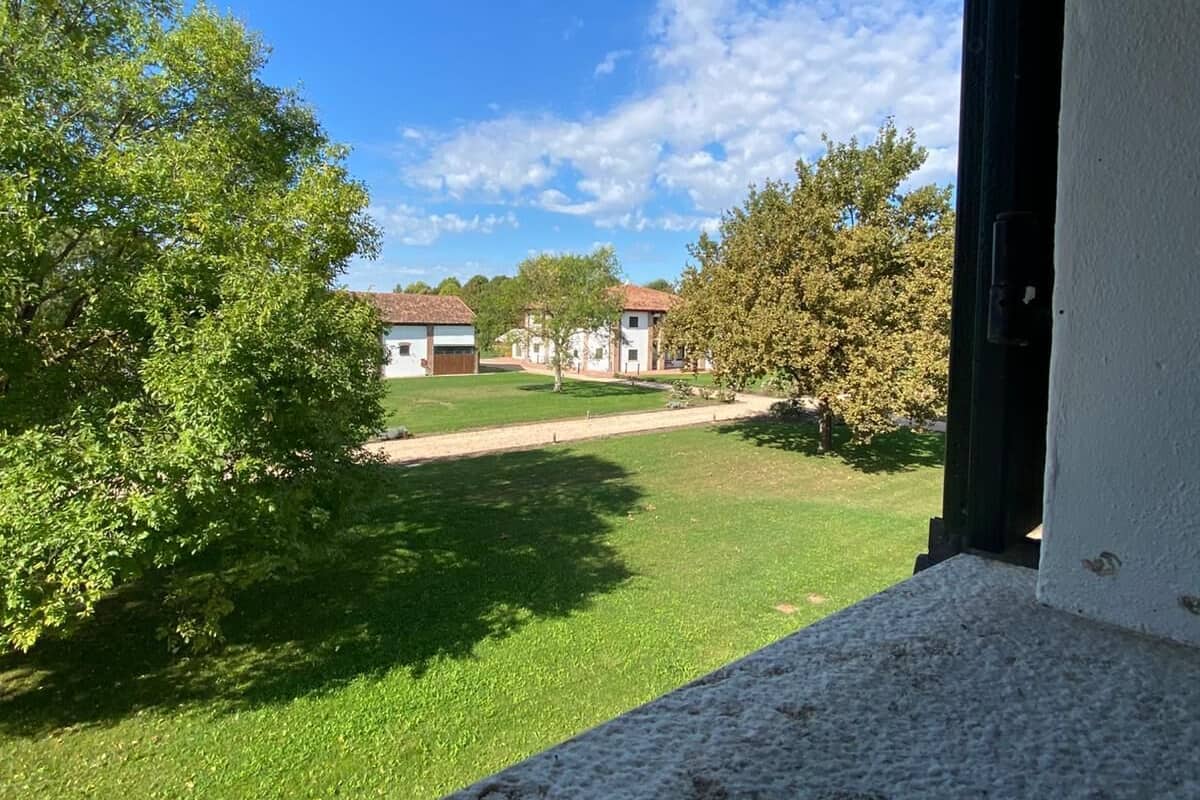Quarto Triplo, vista para o jardim | Secretária, cortinas/cortinados opacos, Wi-fi grátis