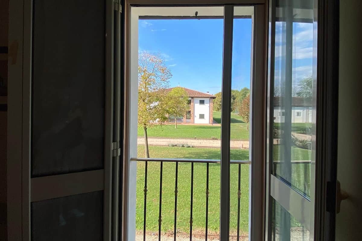 Quarto Individual, vista para o jardim | Secretária, cortinas/cortinados opacos, Wi-fi grátis