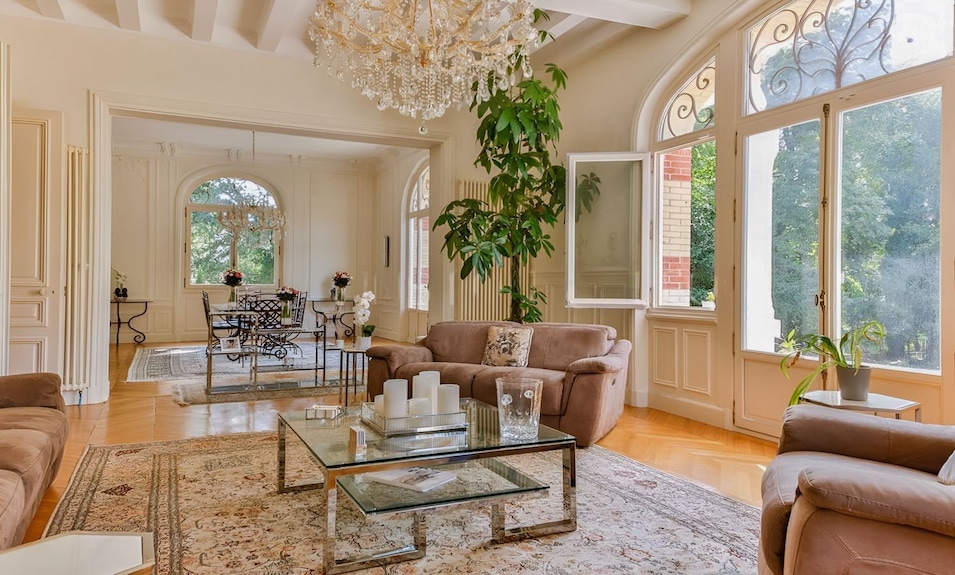 Chateau Pernelle - Seven Bedroom Villa, Sleeps 14 - Ermont