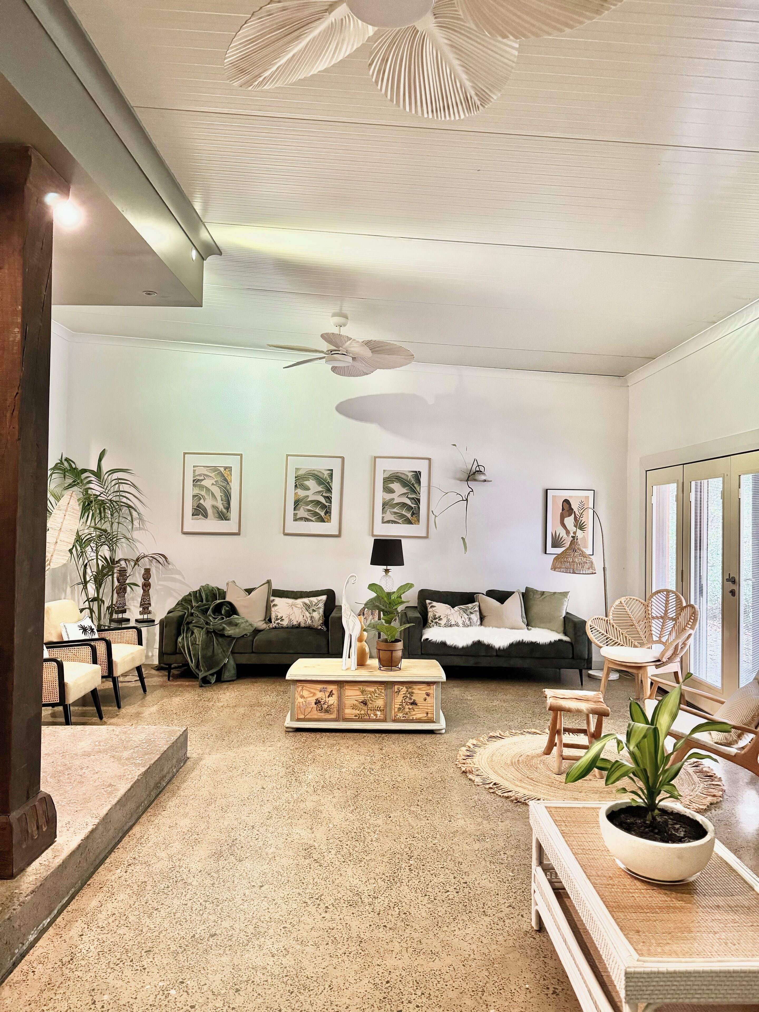 Was Award Winning Resort\nweddings/retreats /Events/groups/families\n20 Pax - Bunbury