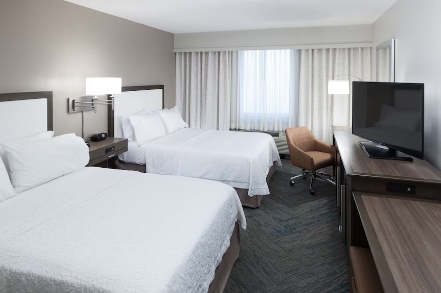 Comfortable Pet-friendly Stay With Pool And Free Hot Breakfast Daily - Fort Lauderdale, FL