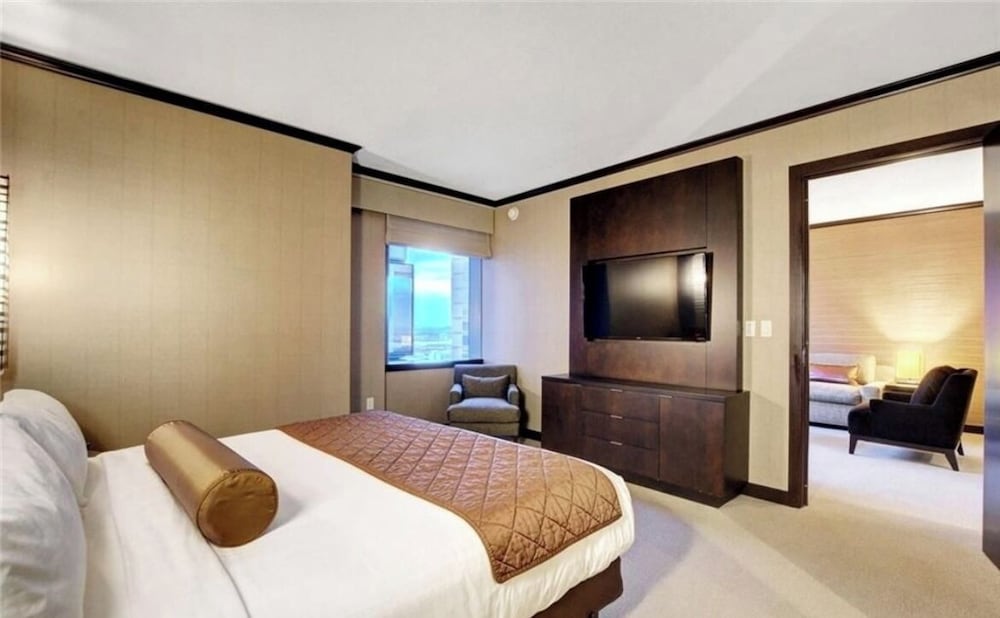 Vdara Owner's Suite with Bellagio Fountain View and Sphere View ...