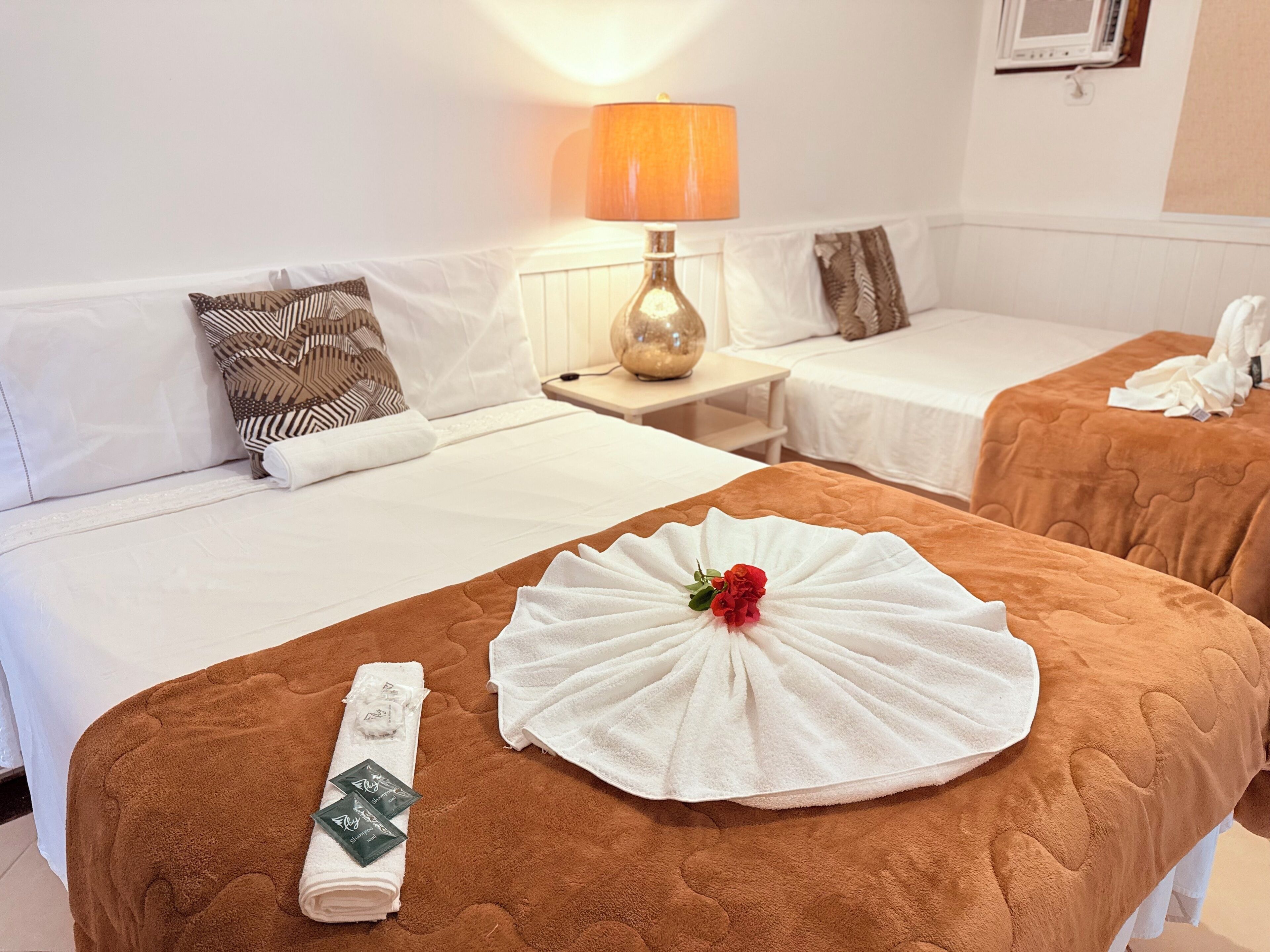 Quarto triplo standard | Individualmente decorados, individualmente mobiliados, Wi-Fi de cortesia