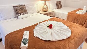 Quarto triplo standard | Individualmente decorados, individualmente mobiliados, Wi-Fi de cortesia