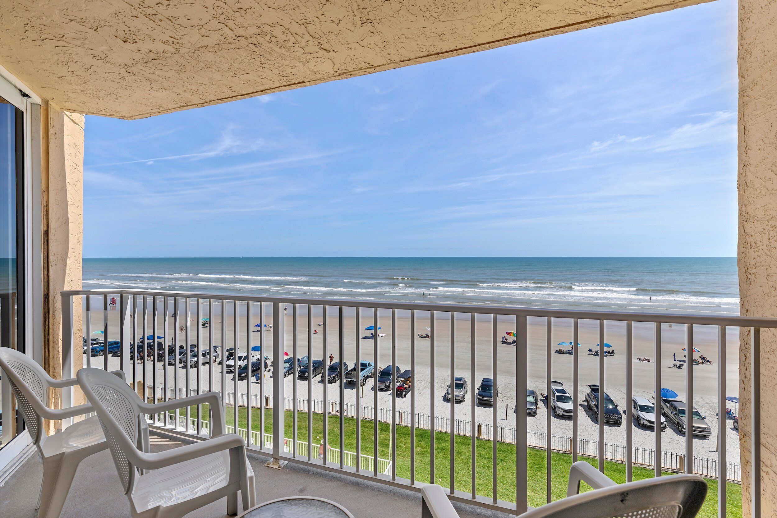 Apartamento em Condomínio Fechado, várias camas, varanda (Oceania Beach Club 503)