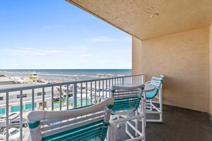 Apartamento em Condomínio Fechado, várias camas, varanda (Oceania Beach Club 507) | Terrenos do alojamento
