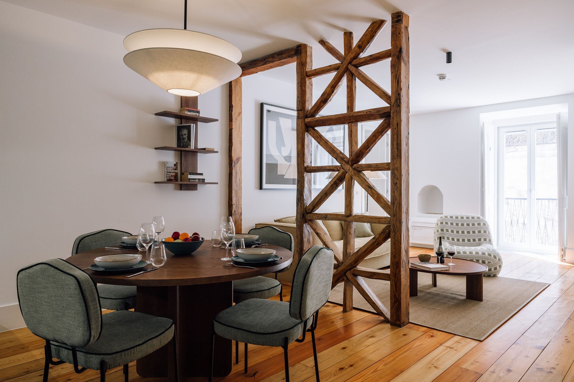 Apartamento clássico, sacada | Área de estar