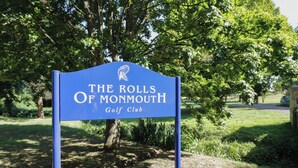 Placa do Rolls of Monmouth Golf Club.