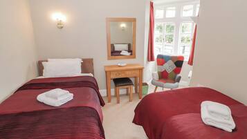 2 quartos, individualmente decorados, individualmente mobiliados