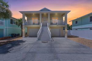 Casa, várias camas (Close Enough) | Exterior