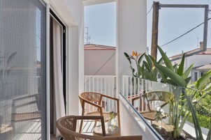 Suite Comfort, varanda, vista para o pátio | Cofre no quarto, cortinas/cortinados opacos, quartos insonorizados 