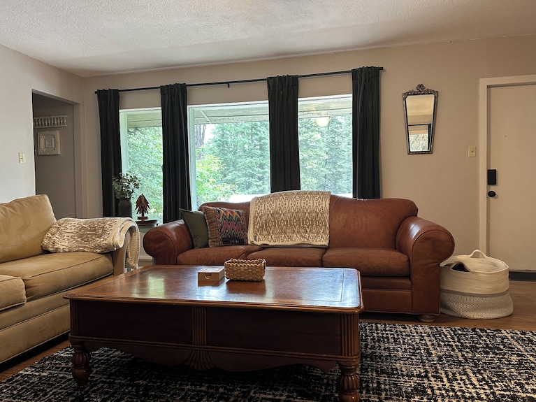 Coyote Retreat Is A Comfortable, Single Level Home In The Sacramento Mountains. - Cloudcroft, NM