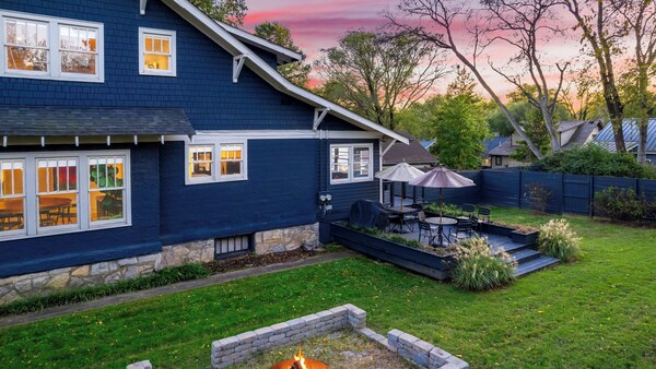 East Nashville Retreat W/ Fireplace, Backyard Firepit, Outdoor Dining & Minutes From Downtown Music, Food & Nightlife Chapel House By Avantstay - Nashville, TN