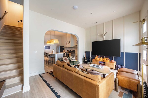 Sleeps 24 Rooftop, Game Room & Outdoor Spaces Just 10 Min To Broadway Outrider By Avantstay - Tennessee