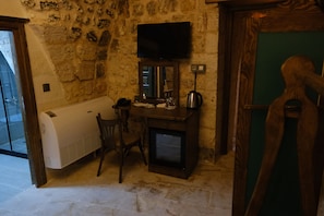Quarto Triplo Familiar | Secretária, secretária adequada para computadores portáteis