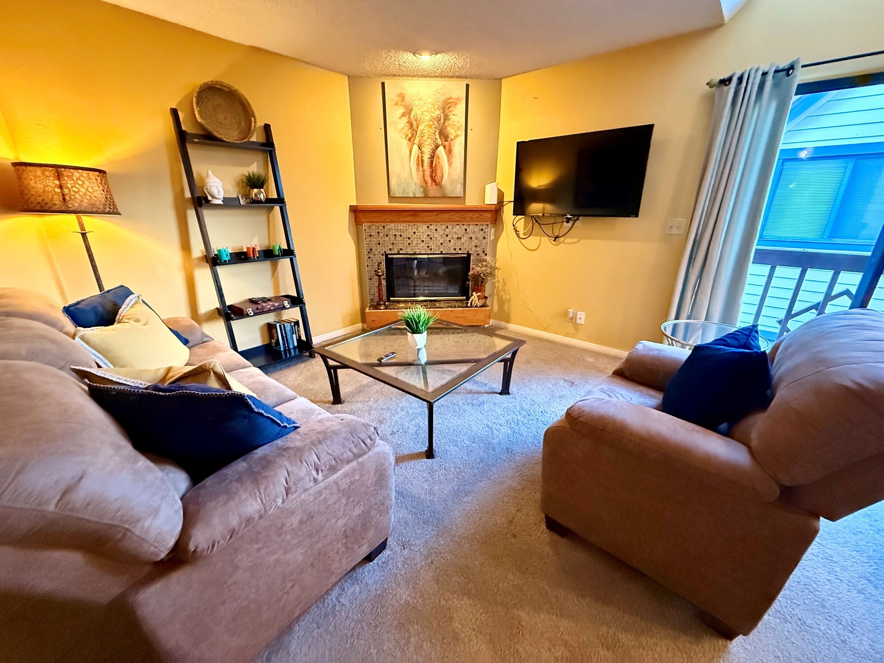 Denver Tech Center Apt! Fast Wifi & Free Parking! - Aurora, CO