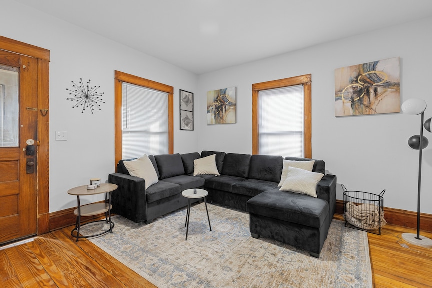 Charming And Convenient Stay On Carrier St Perfect Location For Your Trip! - Grand Rapids, MI