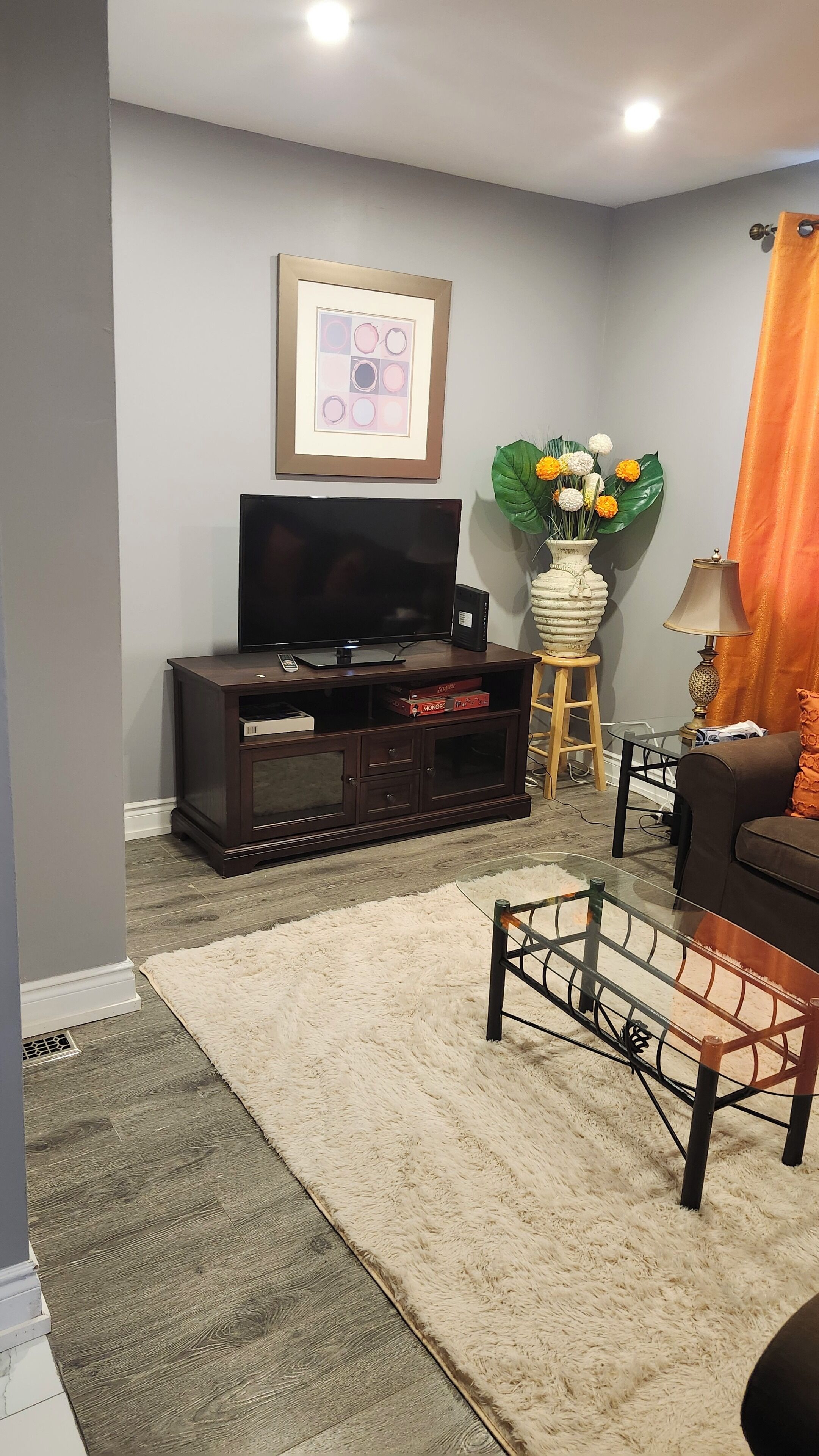 Beautiful Three Bedroom Apartment 10 Minutes Walk To Niagara Falls. - Niagara Falls