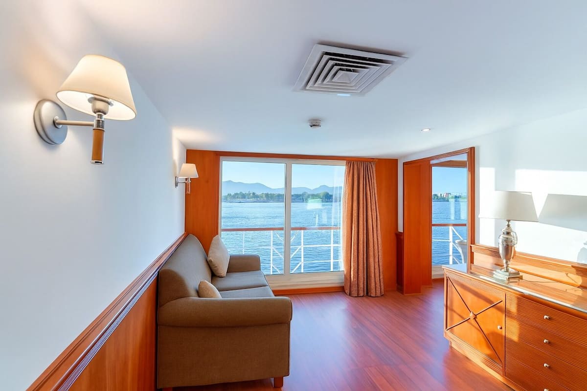 Suite Deluxe, vista para o rio | Cofre no quarto
