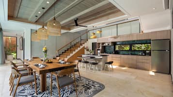 Villa Familiar | Cozinha privada | Uma cafeteira/bule, uma chaleira elétrica
