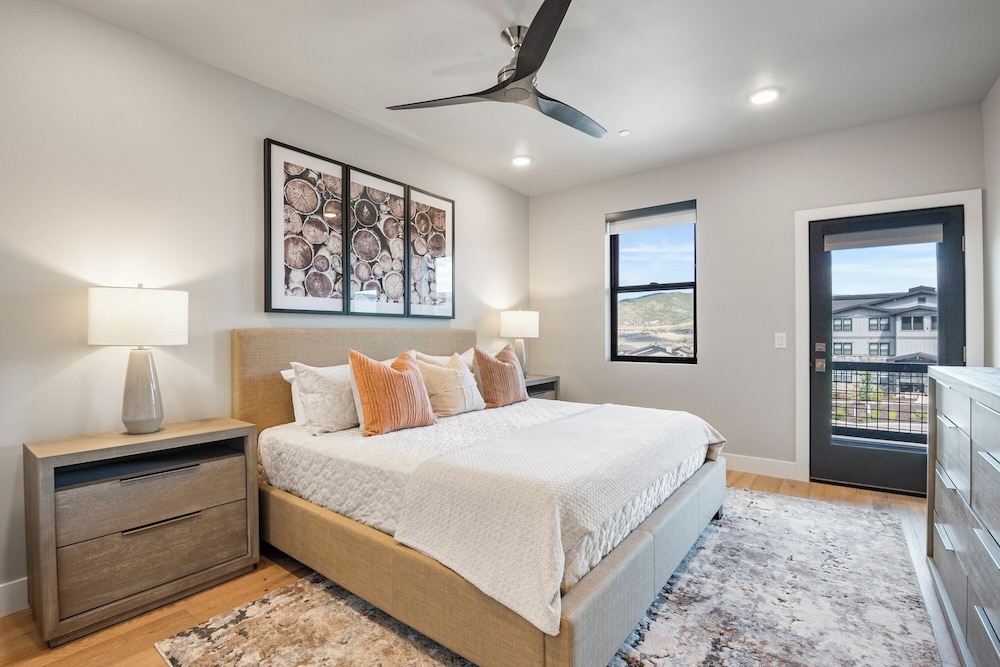 New Build Condo Across from Deer Valley East Resort with Balcony and ...
