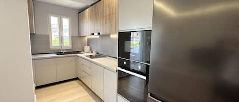 Apartamento Comfort, varanda, Vista para a cidade | Cozinha privada