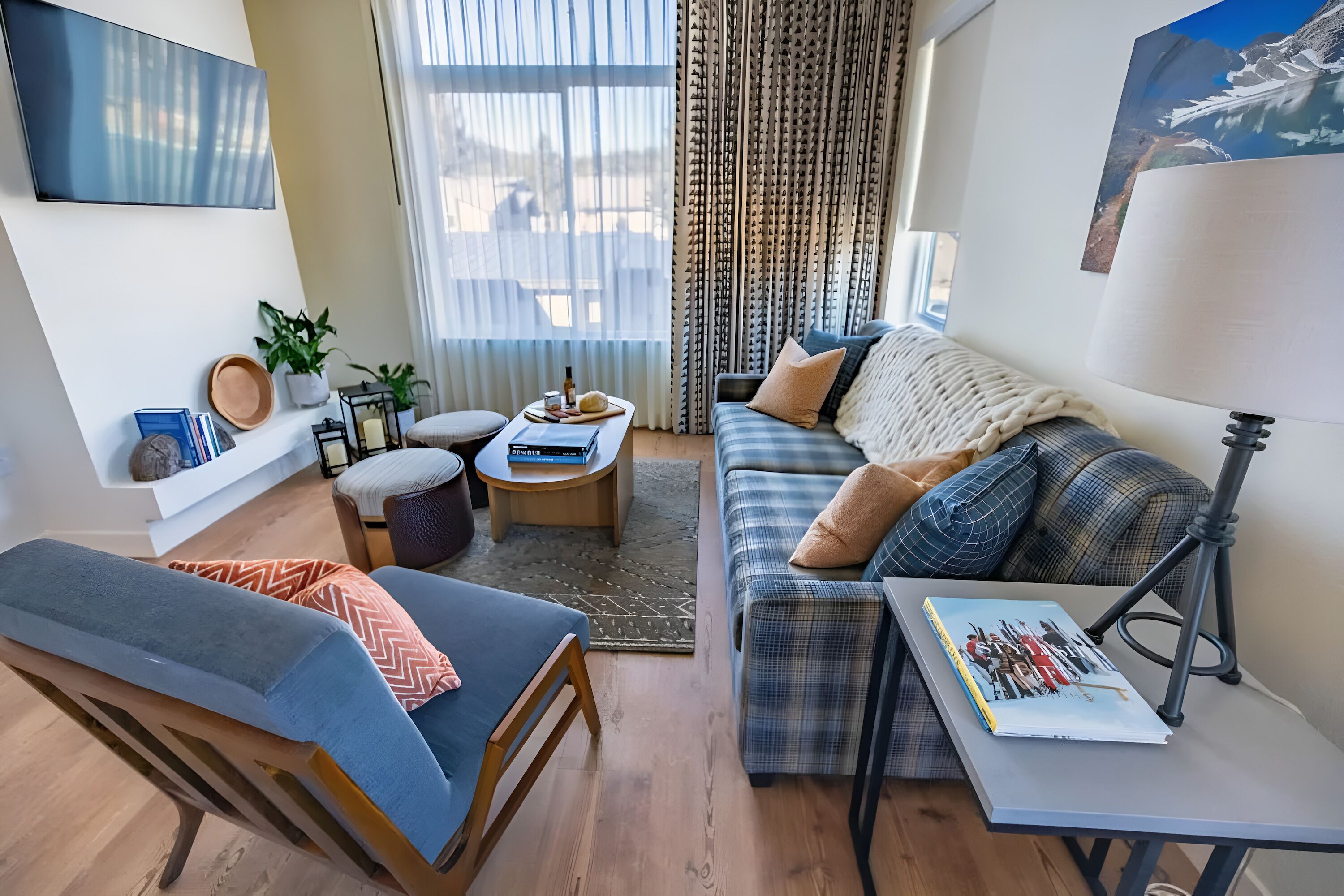 Inviting Alpine Room With Board Games & Fire Pits, Perfect For Relaxing - Mammoth Lakes, CA