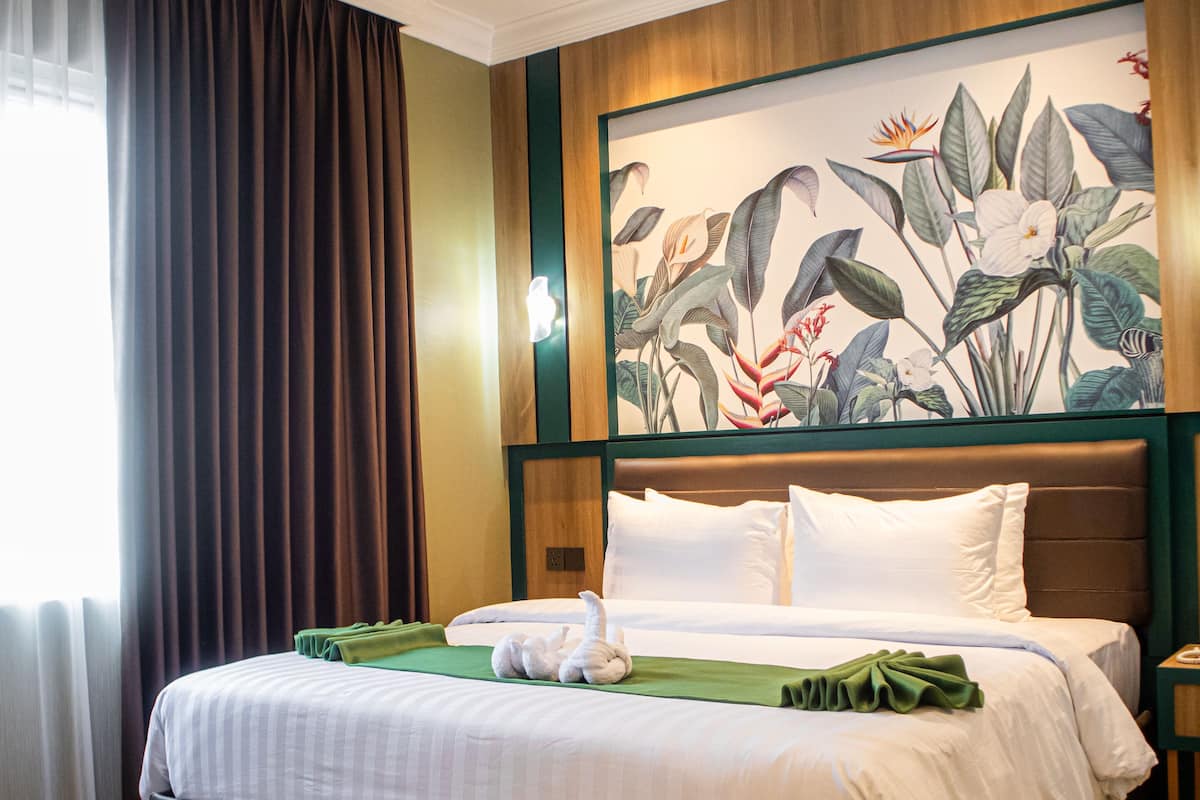 Quarto Deluxe | Cofre no quarto, secretária