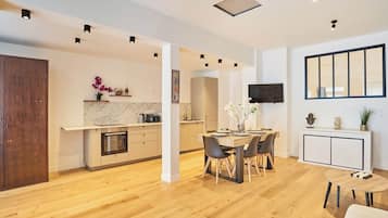 Apartamento | Cozinha privada | Geladeira, micro-ondas, fogão, lava-louças