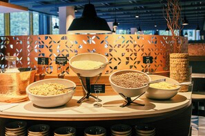 Pequeno-almoço tipo buffet diário incluído 