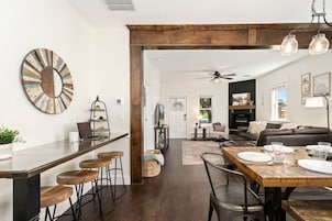 Casa, várias camas, varanda, vista para o jardim (205 Locust Street) | Parte interna