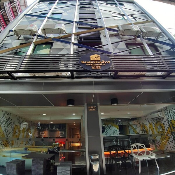 Spacious Twin Escape Deluxe Comfort For Two - Dusit District