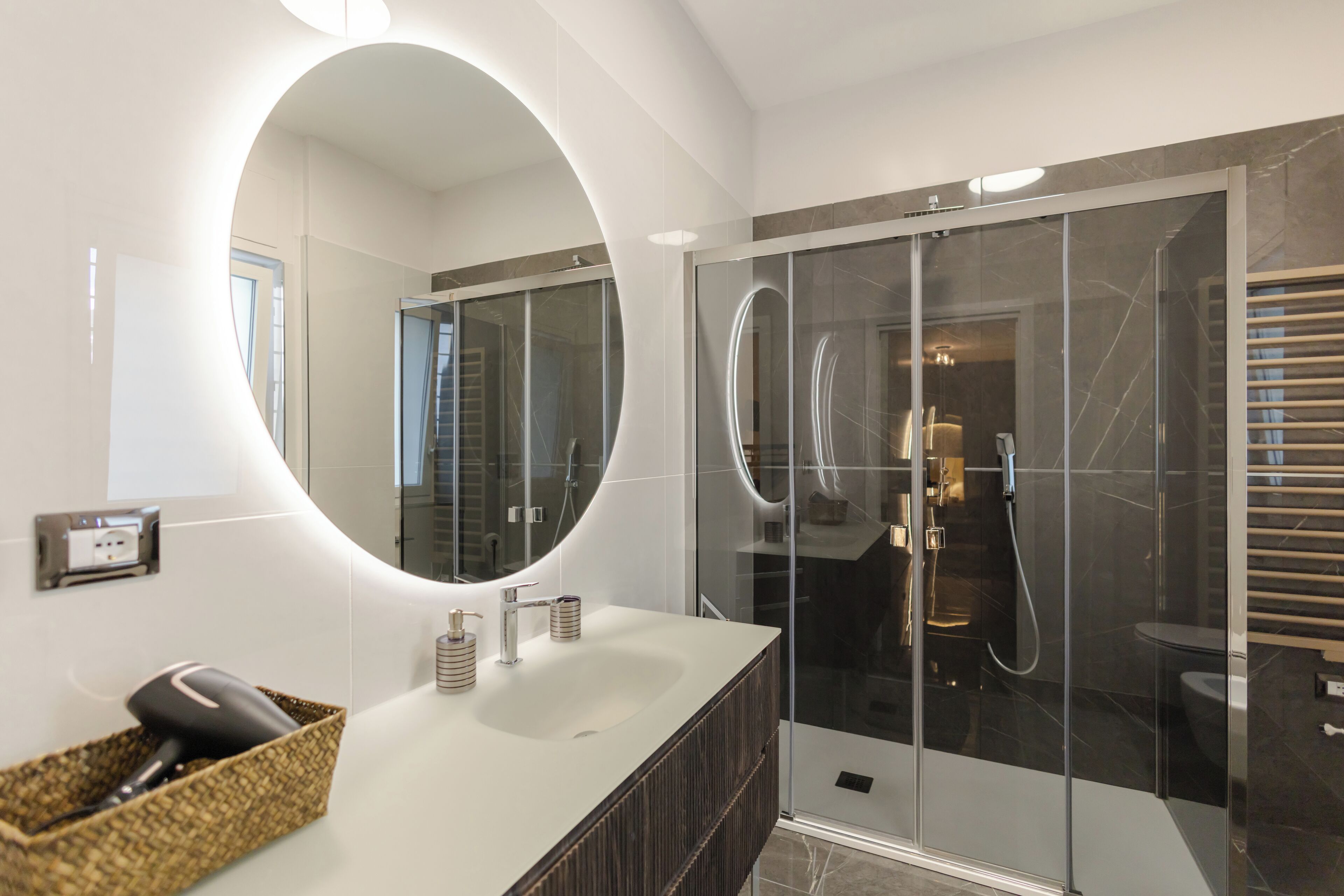 Apartamento superior, não aceita animais de estimação | Banheiro | Secador de cabelo, chinelos, toalhas de banho, sabonete