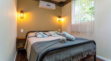 Espaço de trabalho para notebook, cortinas blackout