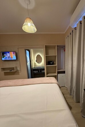 Quarto luxo, vista para o jardim | Cofres nos quartos, cortinas blackout, Wi-Fi de cortesia