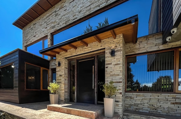 Fachada da propriedade