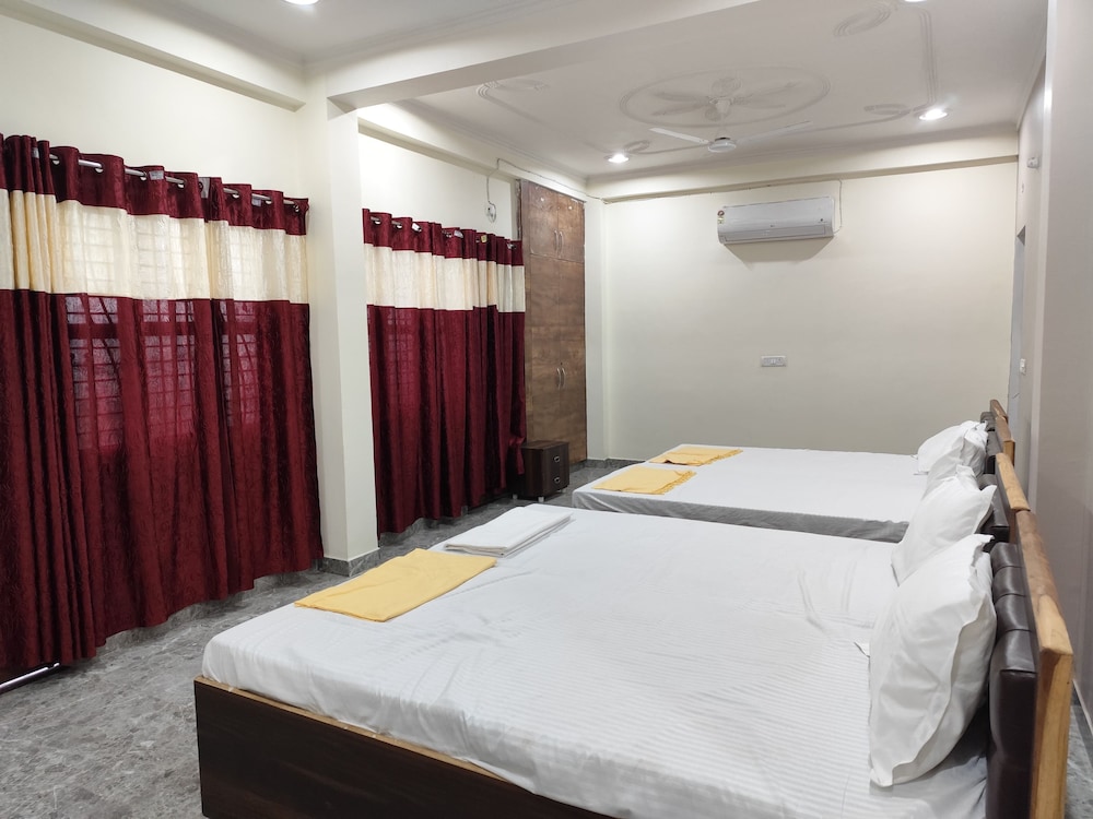 1-bedroom bed & breakfast in lovely Varanasi with AC - Pindra | Vrbo
