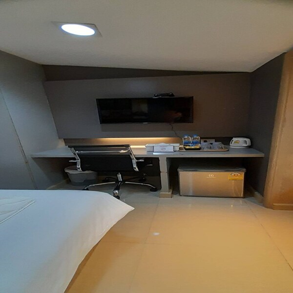 Premium Double Retreat Unwind In Style - Dusit District