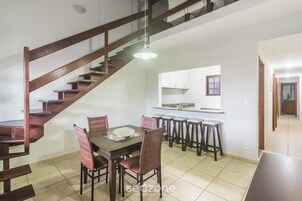 Vila básica | 4 quartos, Wi-Fi de cortesia