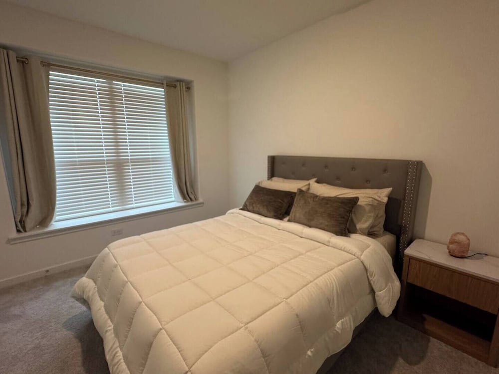Charming PRIVATE 1-bedroom guest house in lovely Little Elm with AC ...