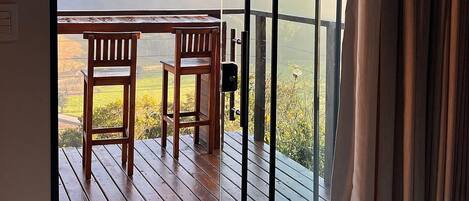 Refúgio dos Lobos 02 - Banheira de Hidromassagem - Leoberto Leal - SC | Roupa de alta qualidade, com decoração personalizada