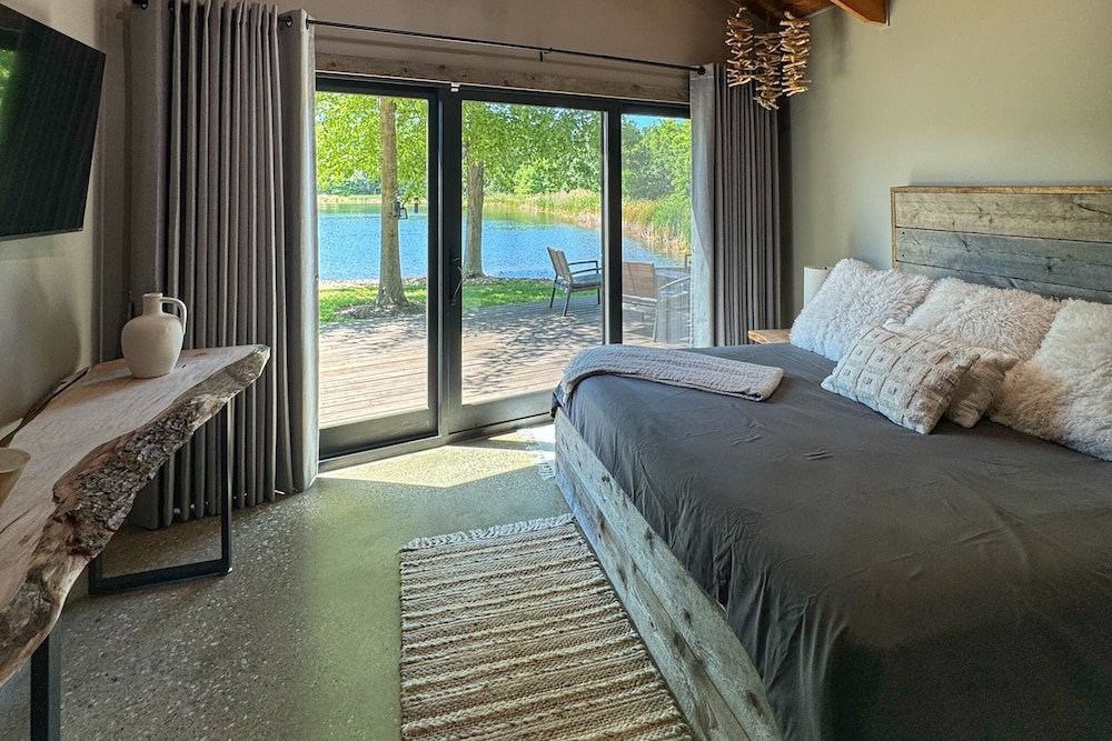Lakeside Chalet w/ Private Deck, Wood Stove & Scenic Trails in Ohio ...