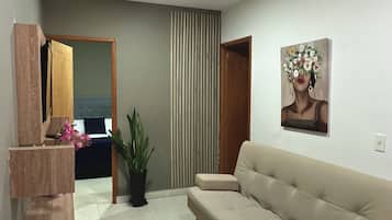 Apartamento família, vista para a cidade | Ferros/tábuas de passar roupa, Wi-Fi de cortesia