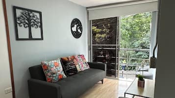 Apartamento superior, sacada, vista para o parque | Área de estar