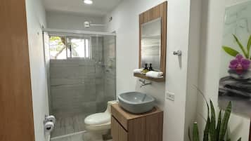 Apartamento Familiar, Vista para a cidade | Casa de banho | Sabão, champô, papel higiénico