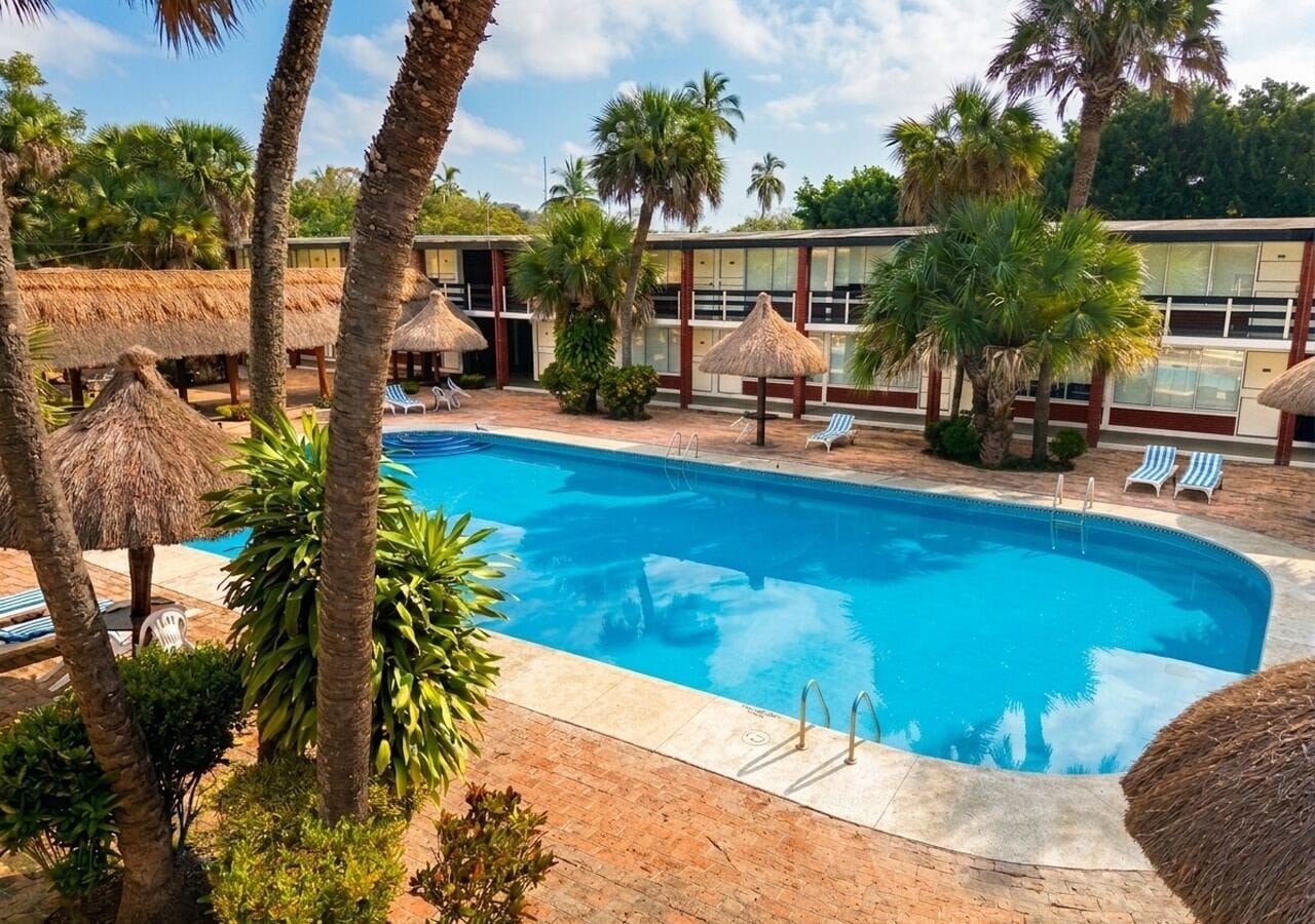 Piscina externa, funciona das 8h às 21h, barracas de cortesia