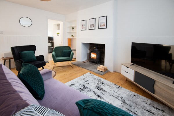 T&j House In Eyemouth: Cozy Coastal Retreat - Eyemouth