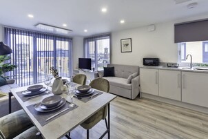 Apartamento, 2 quartos | Sala de jantar