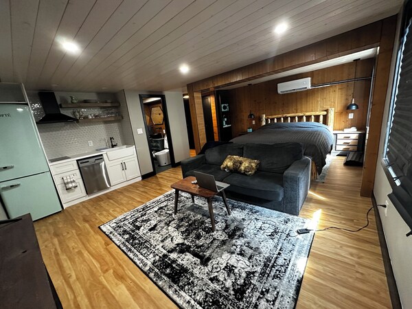 Beamsville Rustic Modern Suites - Beamsville