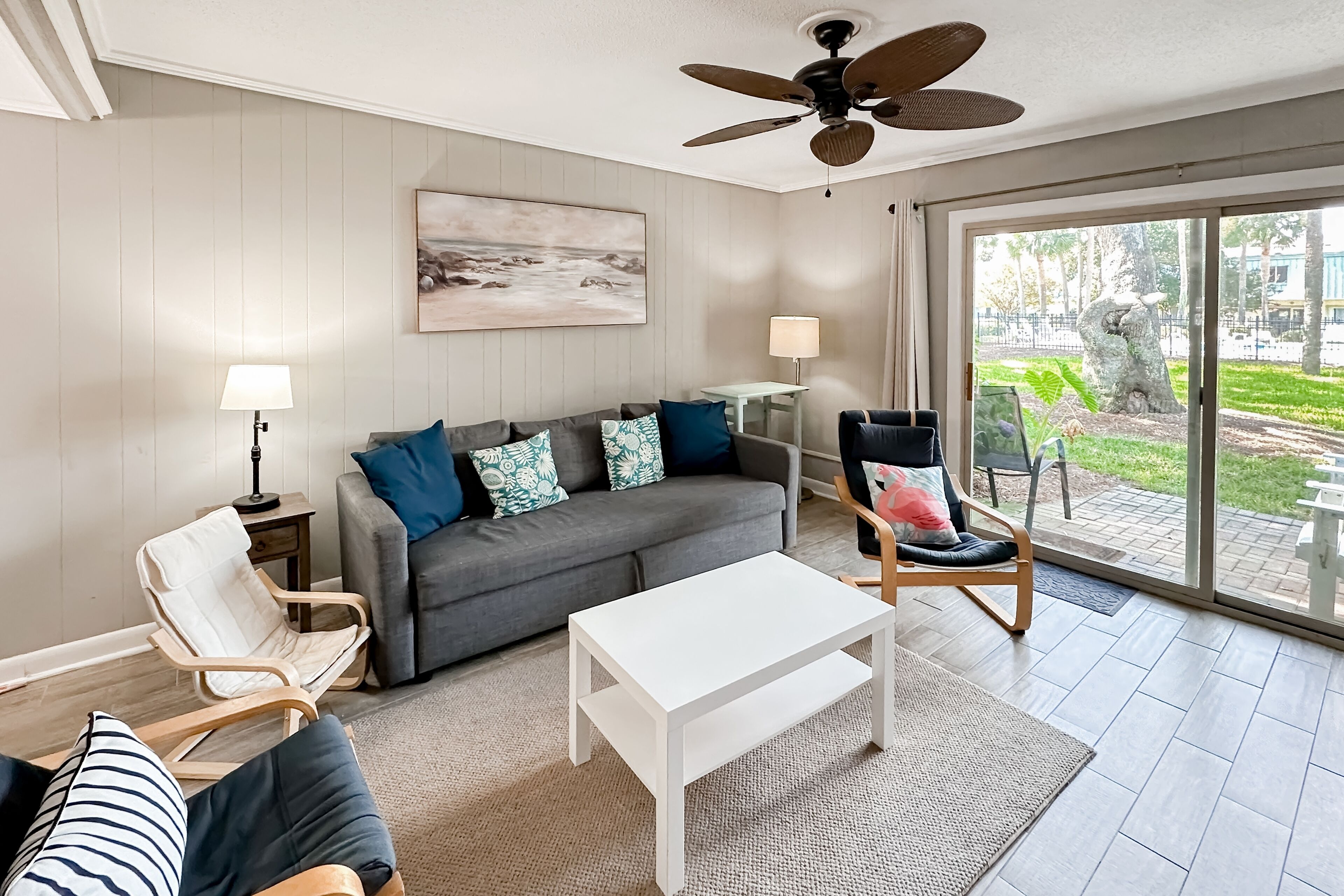 Centrally Located Condo With Shared Pool, Close To Beach And Coligny - Hilton Head Island, SC